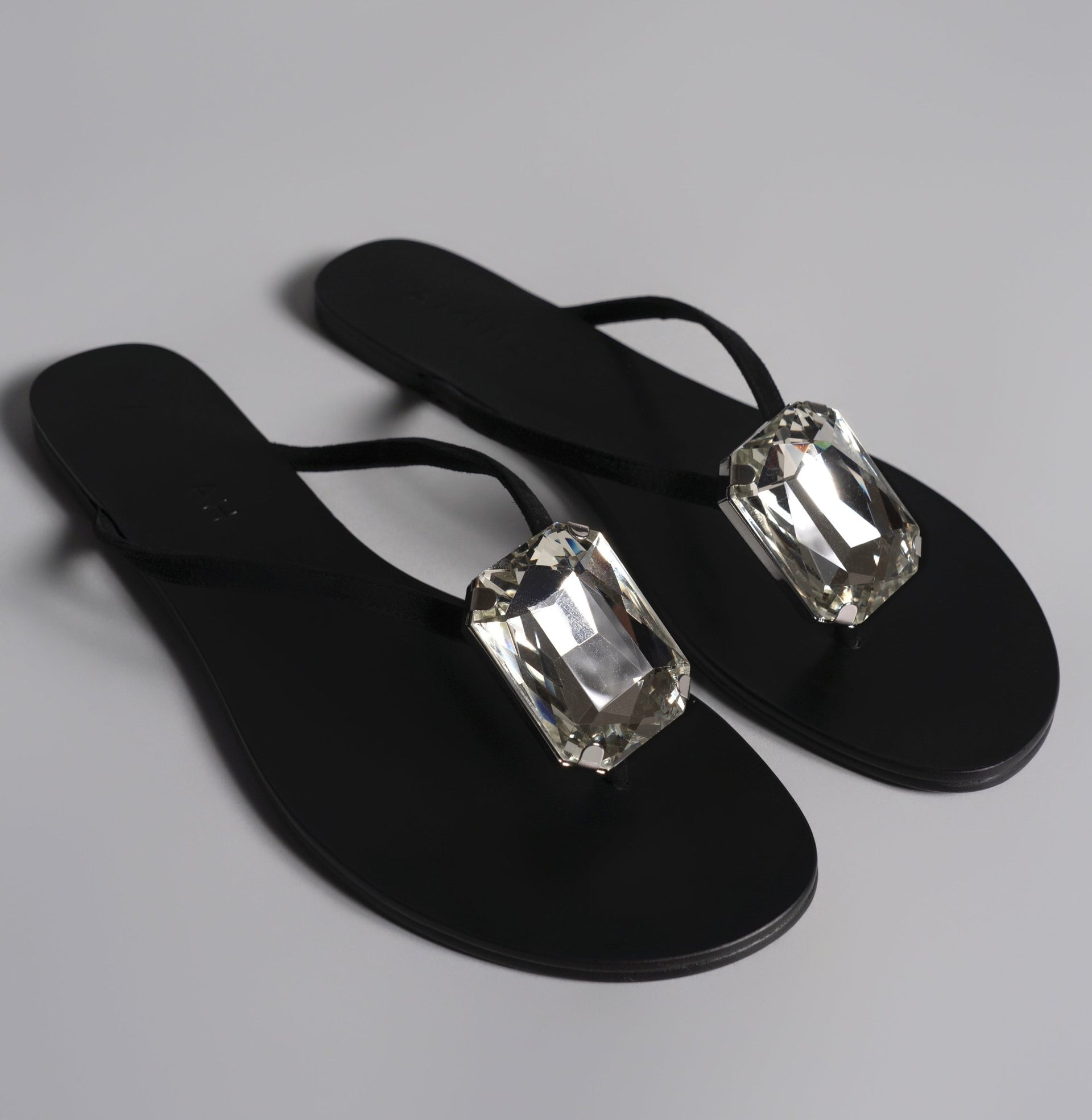 SOLARA FLIP FLOP – AMINAH ABDUL JILLIL
